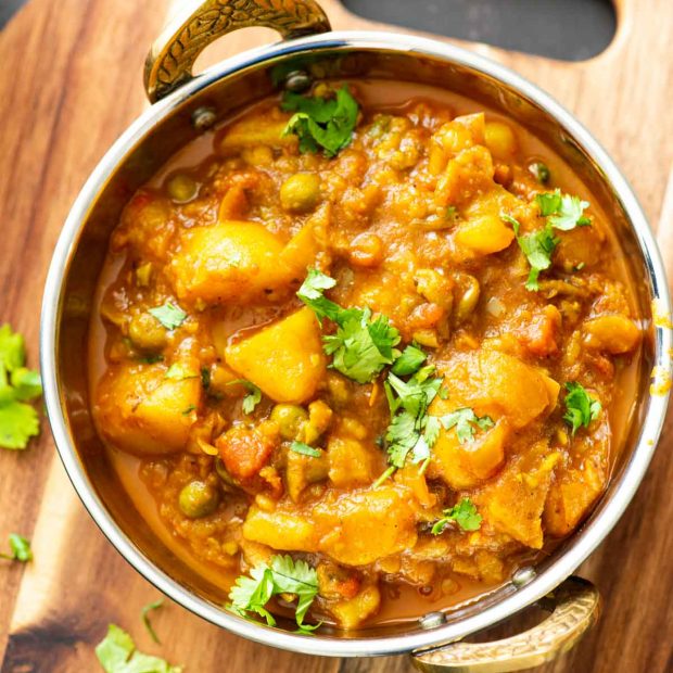 Step-by-Step Aloo Matar Rasedar Recipe (Potatoes & Peas in Sauce) and ...